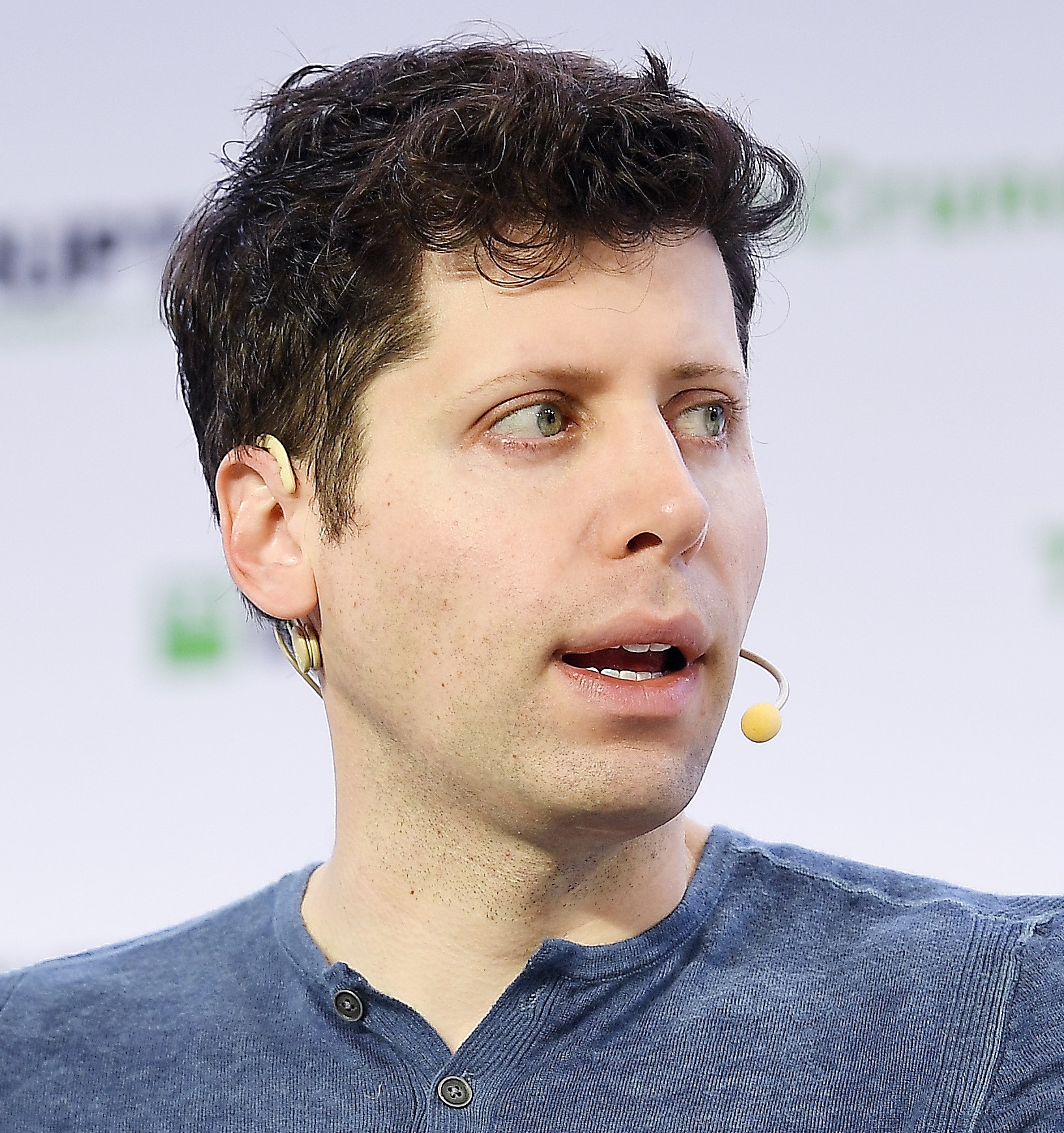 Microsoft assume Sam Altman: l'ex CEO di OpenAI era stato licenziato